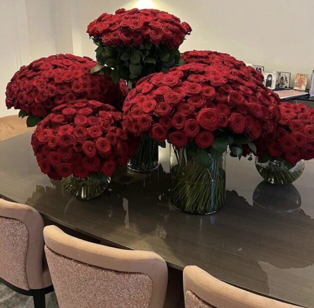 500 red roses (includes vases) - Rosa Bespoke Flowers