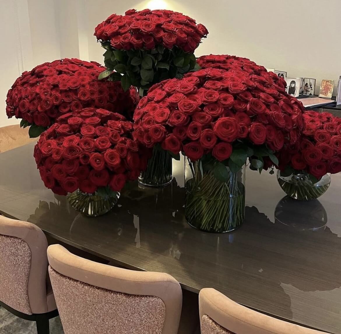 500 red roses (includes vases) - Rosa Bespoke Flowers