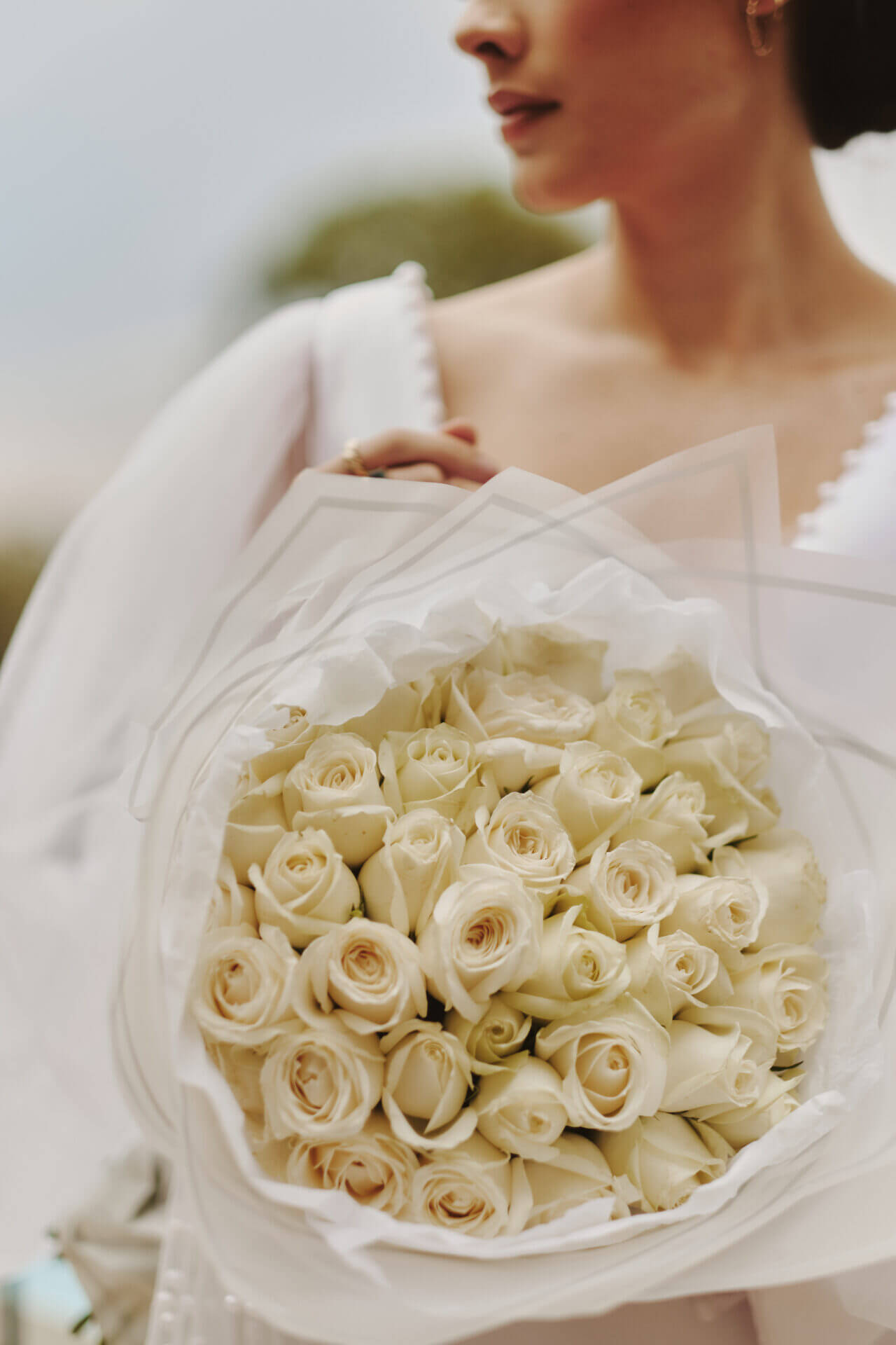 50 white avalanche roses - Rosa Bespoke Flowers