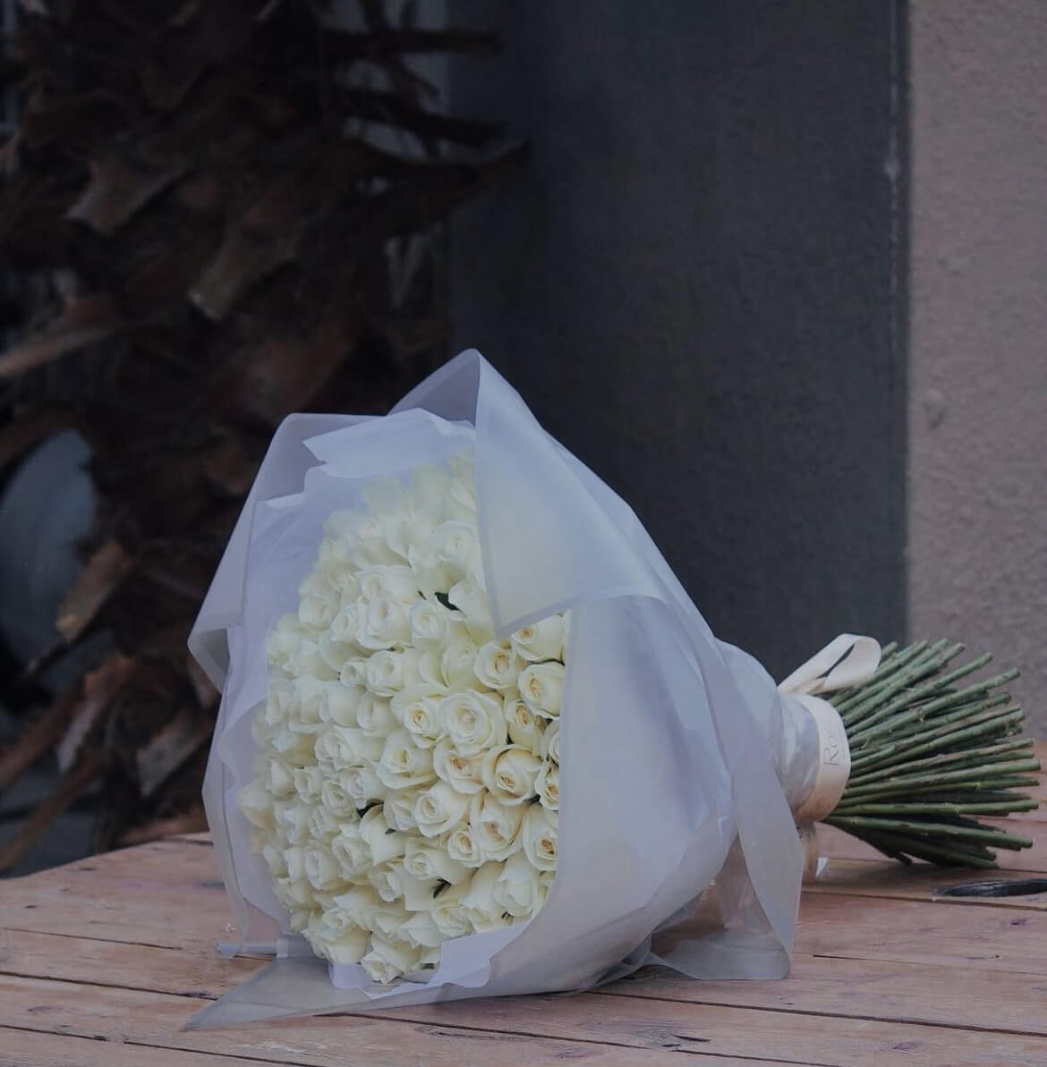 100 white roses - Rosa Bespoke Flowers